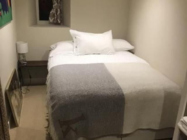 Double en suite in Cosy country cottage with plenty of outdoor space nr Oxford