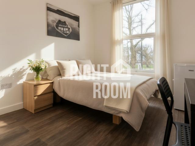 Double En Suite Room, Uxbridge Road W12, Room to rent, £1,150 pcm | PrimeLocation