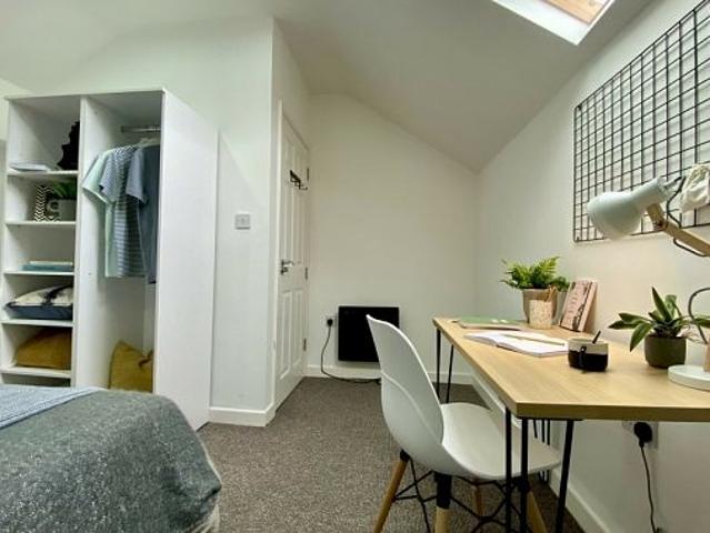 Double Ensuite bedroom in High spec house share