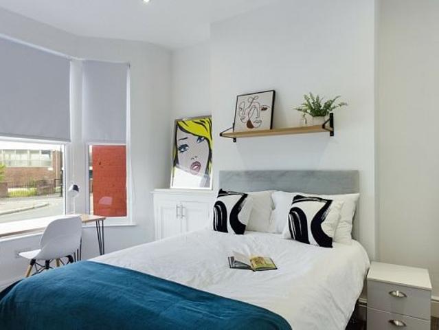 Double Ensuite bedroom in High spec house share