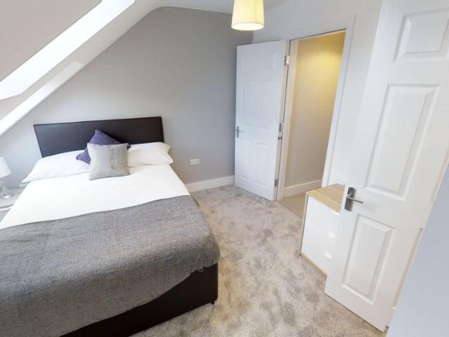 Double Ensuite Kitchenette Walk to City