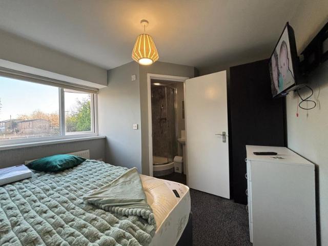 Double Ensuite Room Bills Inclusive