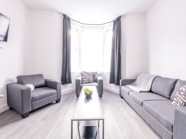 DOUBLE ENSUITE ROOM with Juliet Balcony