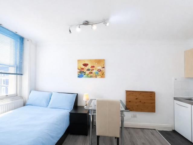 Double Studio Flat in South Kensington