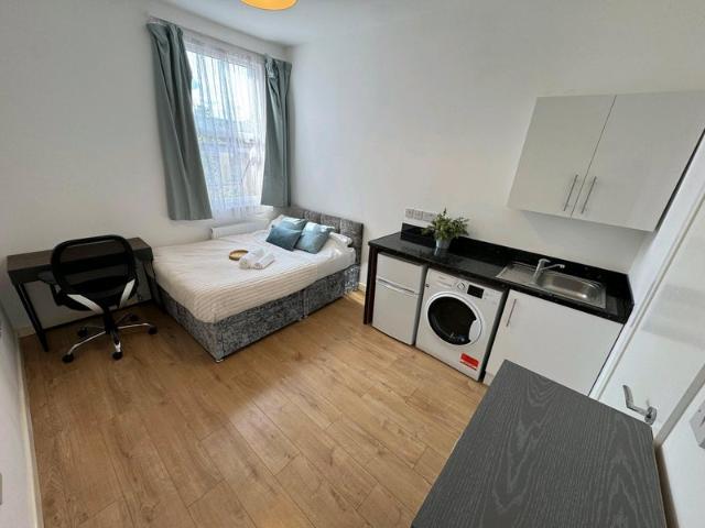 Double studio in spacious property |Bills Included