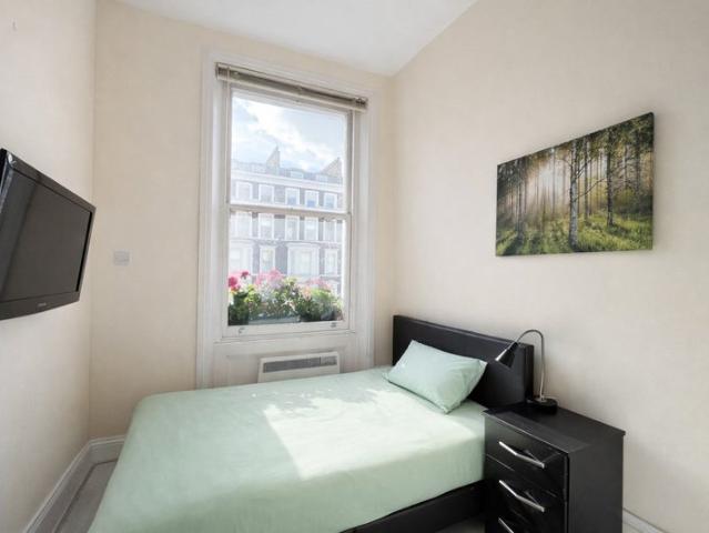 Double Studio with High Ceiling