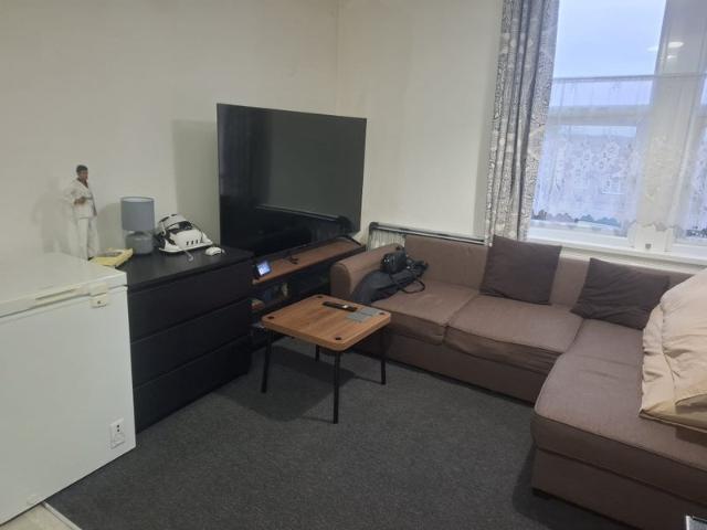 Double stylish furnished studio in Fishponds