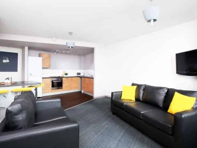 Double Partly Accessible Ensuite