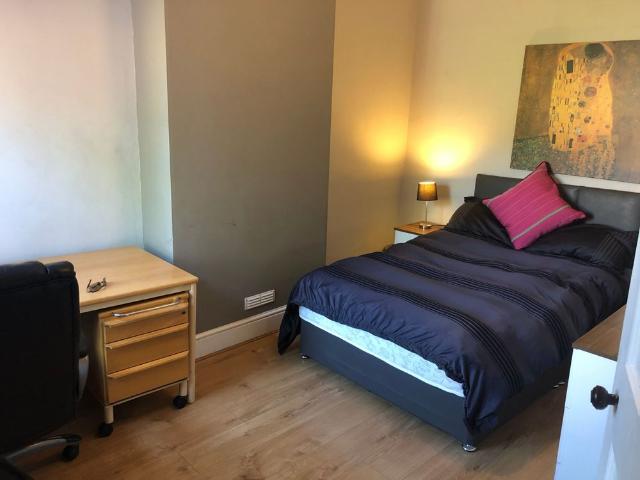 Double Room 10 mins bus or cycle to town