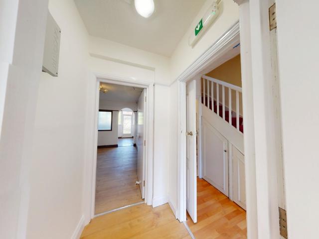Double Room To Let In Mitcham