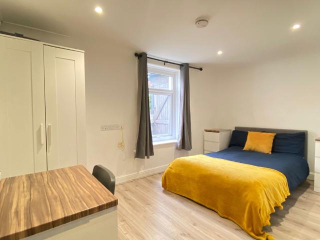 Double Room to rent in Gillingham Room 4