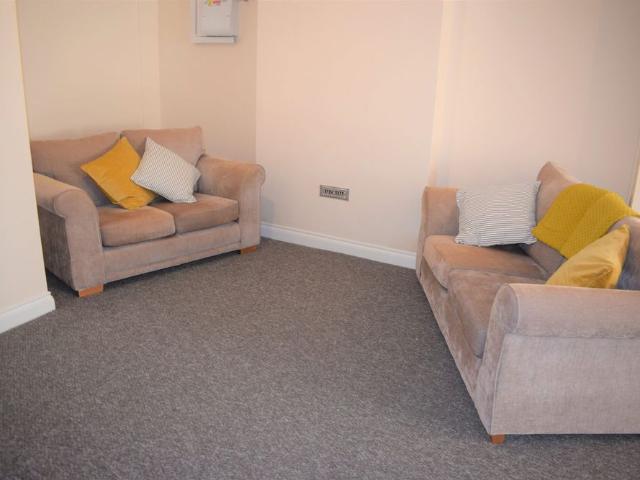 Double Room Walk to Popular St Marks Rd