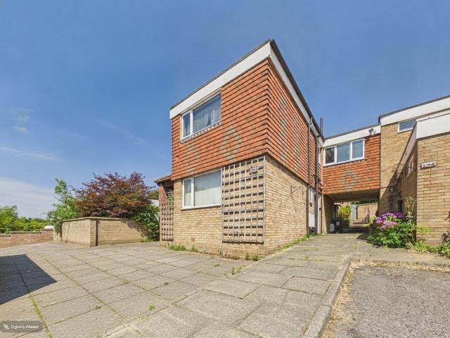 Double Room Wharfedale, Hemel Hempstead, Hertfordshire HP2, Room to rent, £650 pcm | PrimeLocation