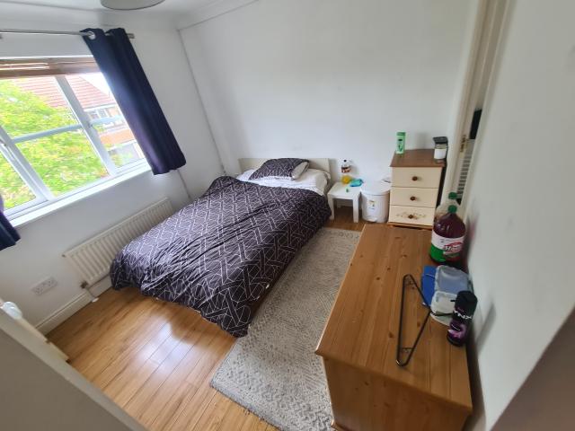 double room with ensuite available 1st june