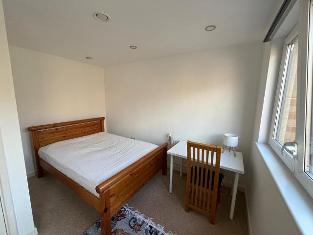 Double room with private bathroom in a house share