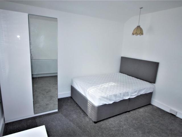 Double Room, Avondale Road, South Croydon CR2, Room to rent, £850 pcm | PrimeLocation