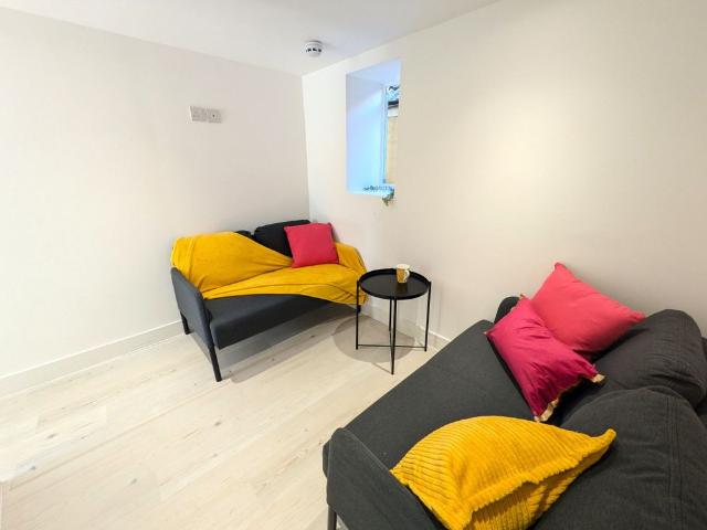 DOUBLE ROOM AVAILABLE NOW