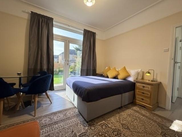 Double Room | Bills Inc | East London | E6 2DN
