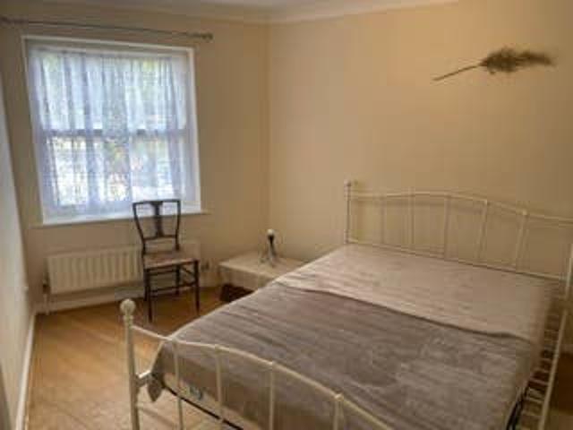 DOUBLE ROOM EN SUITE ISLEWORTH