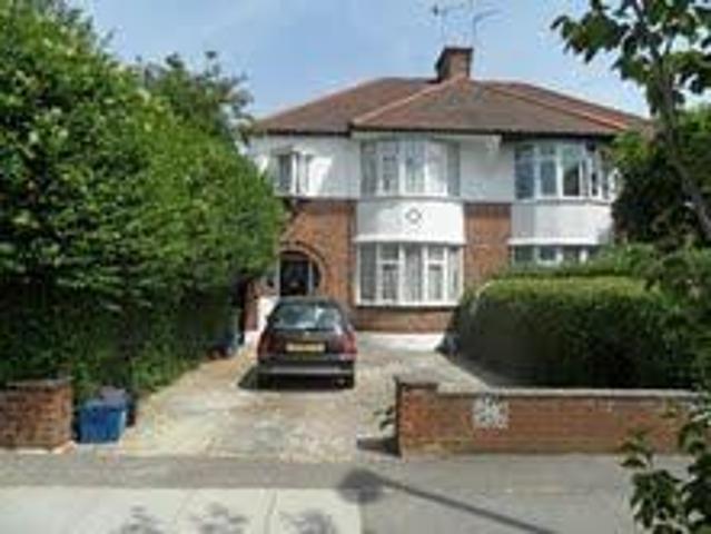 Double Room for 1 Mill Hill East North West London Pads for Students
