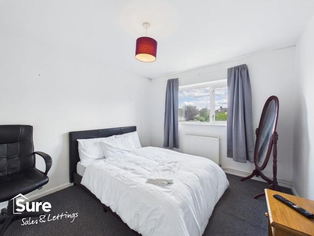 Double Room In Warmark Road, Hemel Hempstead, Hertfordshire HP1, Room to rent, £675 pcm | PrimeLocation