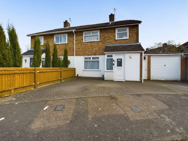 Double Room In Warmark Road, Hemel Hempstead, Hertfordshire HP1, Room to rent, £750 pcm | PrimeLocation