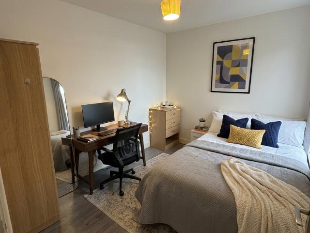 Double Room in Fallowfield | Bills Included | WiFi | Young Professionals House Share