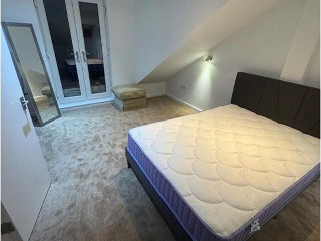 Double Room, London NW10, Room to rent, £1,050 pcm | PrimeLocation