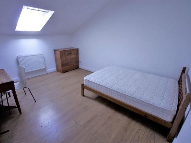 Double Room, London Road, Croydon CR0, Room to rent, £800 pcm | PrimeLocation