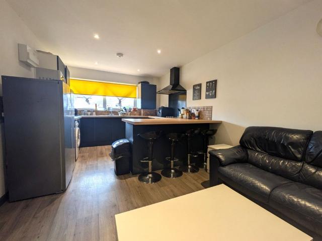 Double room Near Airbus & MOD