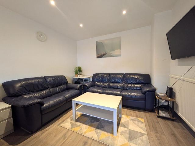 Double room Near Airbus & MOD