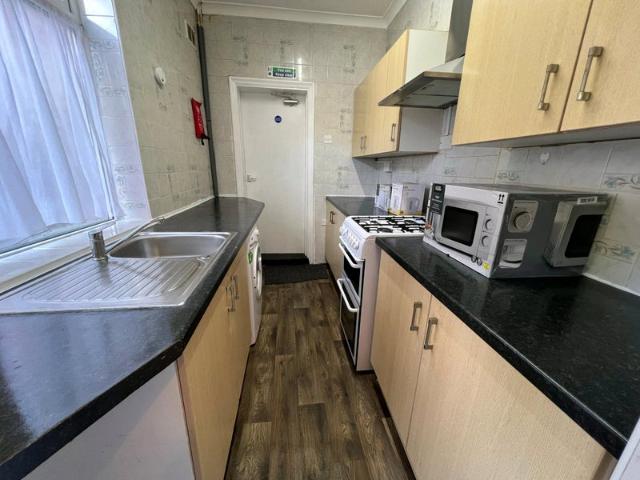 Double Rooms Available |Move In Today | Inclusive