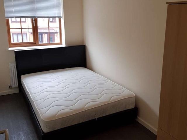 Double Rooms Available ALL BILLS INCLUDED Students Welcome! Room 4