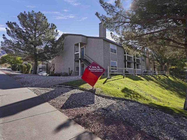 Double Tree Apts. 1 Bedroom Apartment for Rent at 200 N Mesa Hills Dr, El Paso, TX 79912 Upper Mesa Hills