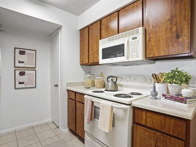 Double Tree Apts. 1 Bedroom Apartment for Rent at 200 N Mesa Hills Dr, El Paso, TX 79912 Upper Mesa Hills