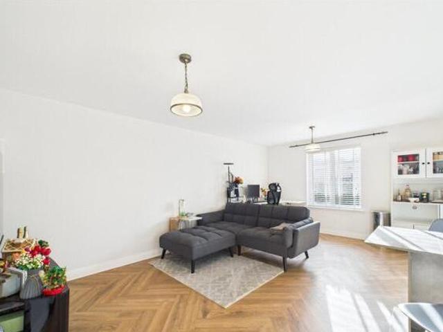 Doudney Court, Bristol, 2 Bedroom Apartment