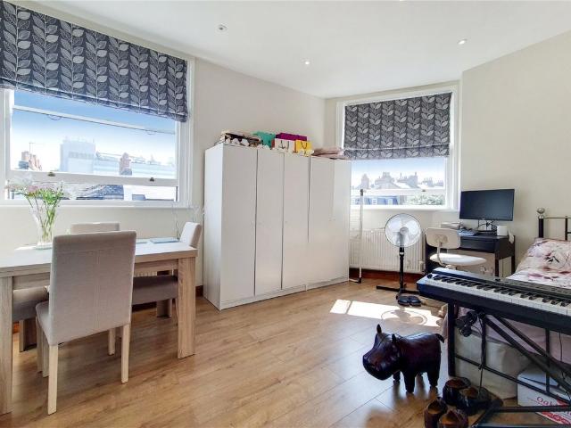 Doughty Street, Bloomsbury, London WC1N, Studio to rent, £2,200 pcm | PrimeLocation