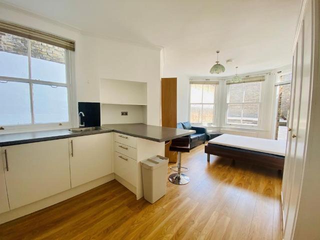 Doughty Street, Bloomsbury Studio to rent £1,950 pcm £450 pw