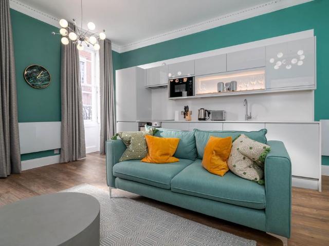 Doughty Street, Bloomsbury WC1 1 bed apartment to rent £3,012 pcm £695 pw