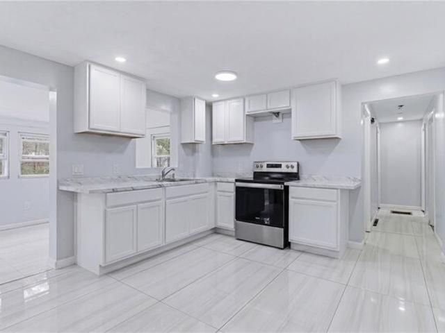 Douglas Cir, Smithfield, Home For Sale