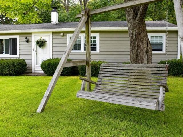 Douglas Dr, Bellingham, Home For Sale