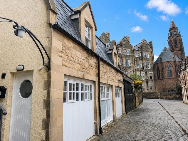 Douglas Gardens Mews, Edinburgh, EH4 1 bed mews to rent £1,025 pcm £237 pw