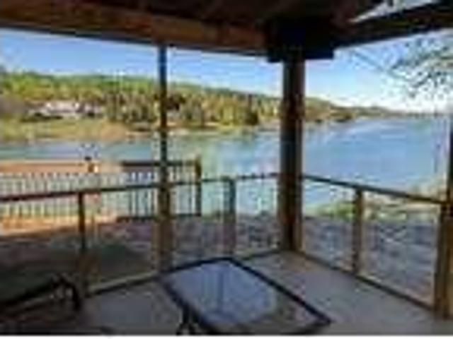 Douglas Lake front 2 bedrooms 1 bath cabin