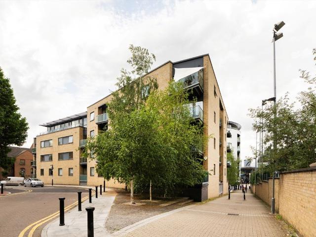 Douglas Path, Canary Wharf E14, 2 bed flat to rent, £2,500 pcm | PrimeLocation