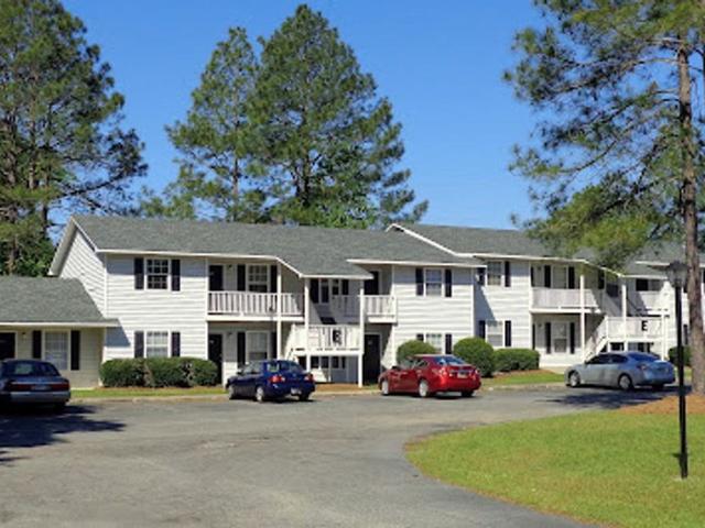 Douglas Pines 2 Bedroom Apartment for Rent at 820 Bowens Mill Rd Se, Douglas, GA 31533