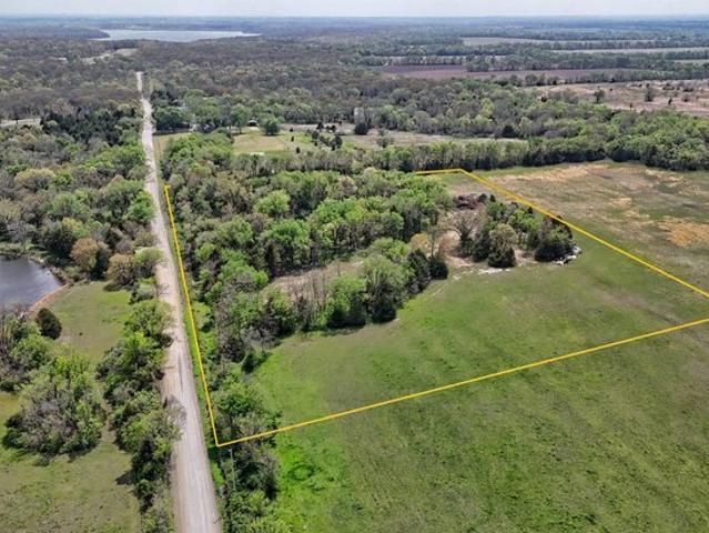 Douglas Rd, Cherryvale, KS 67335