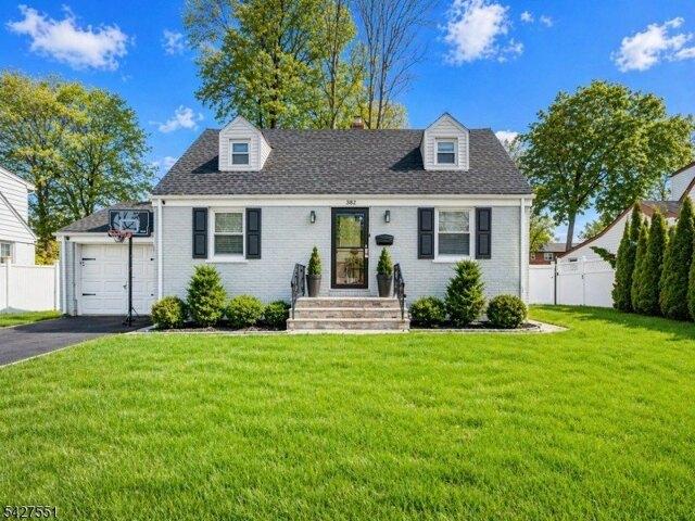 Douglas Rd, Roselle, Home For Sale