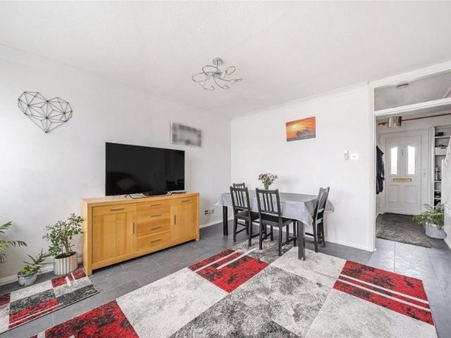 Douglas Road, Addlestone 2 bedrooms Property for lettings Seymours