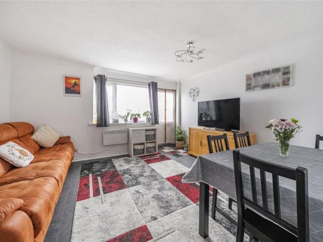 Douglas Road, Addlestone, Surrey, KT15