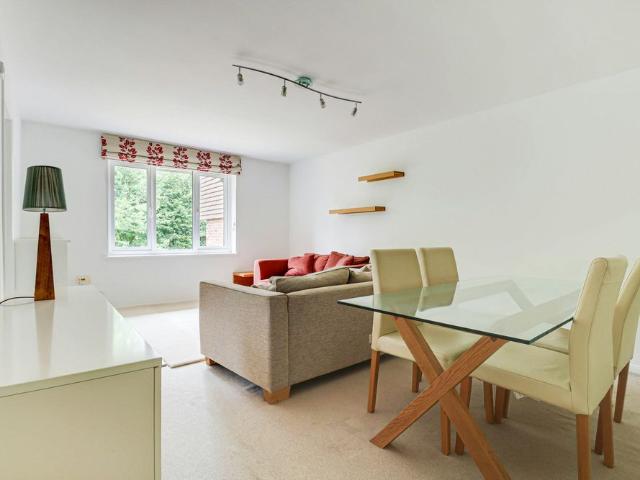Douglas Road, Harpenden, AL5 2HW